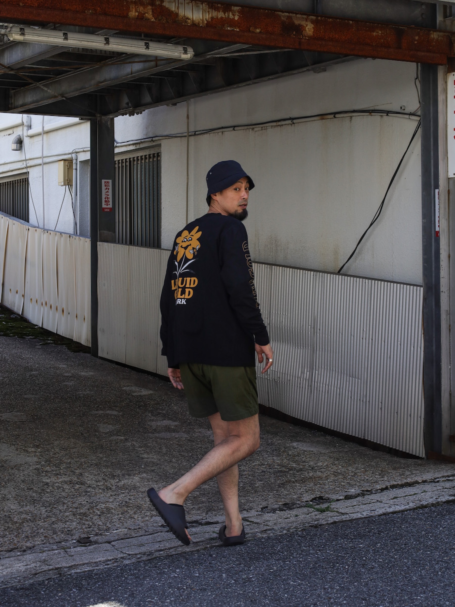 ROARK REVIVAL "LIQUID GOLD" L/S TEE / Black | FLATBUSH（フラットブッシュ）公式オンラインサイト