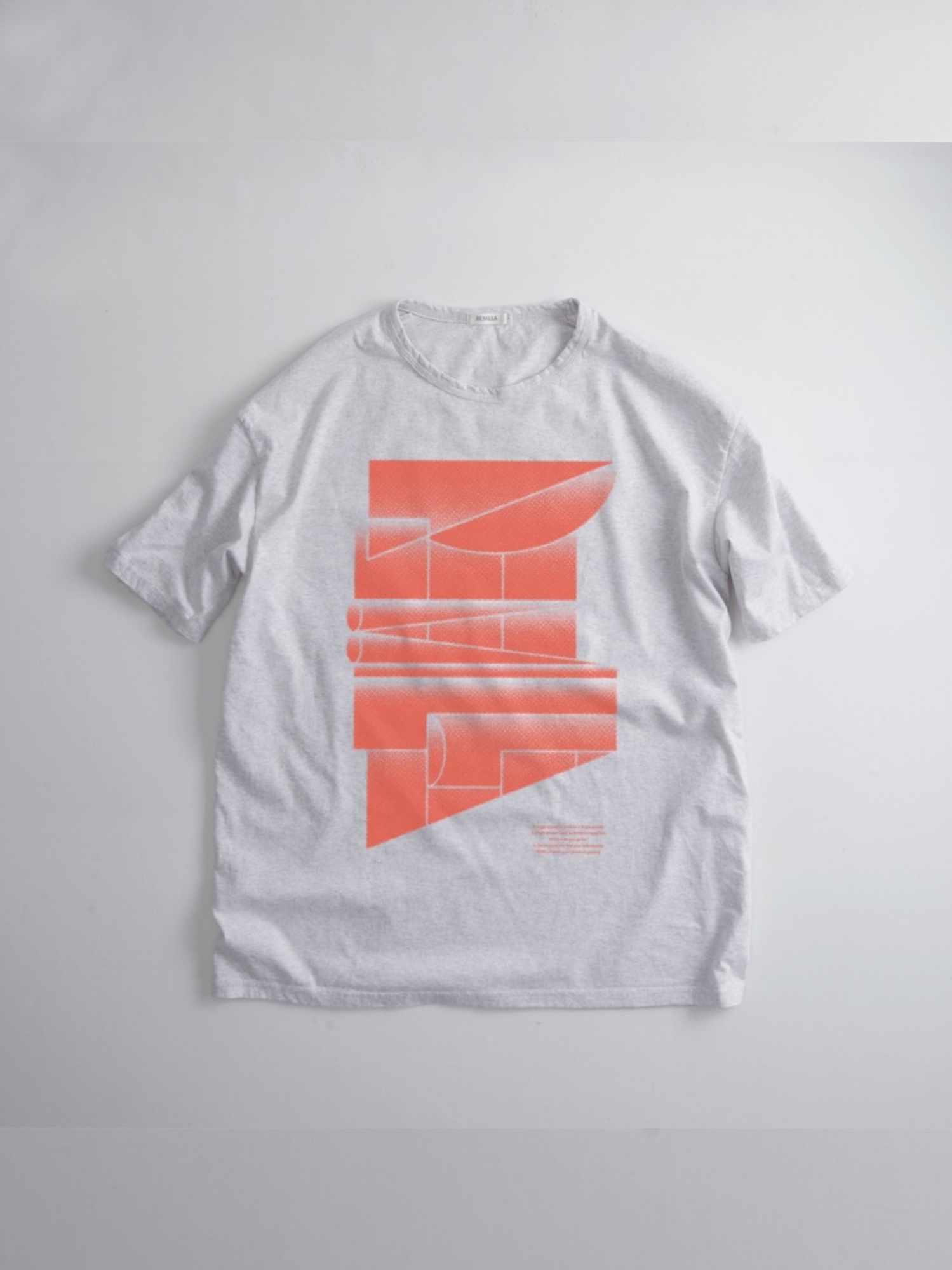 remilla TYPEFACE TEE / ホワイト杢 | FLATBUSH（フラットブッシュ）公式オンラインサイト